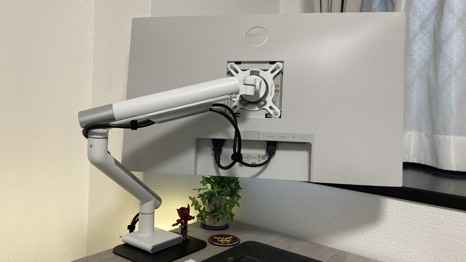 【快適WORKモニターアーム】レビュー｜ナイスデザインでデスク周りが映えるアーム紹介｜りんこスタイル