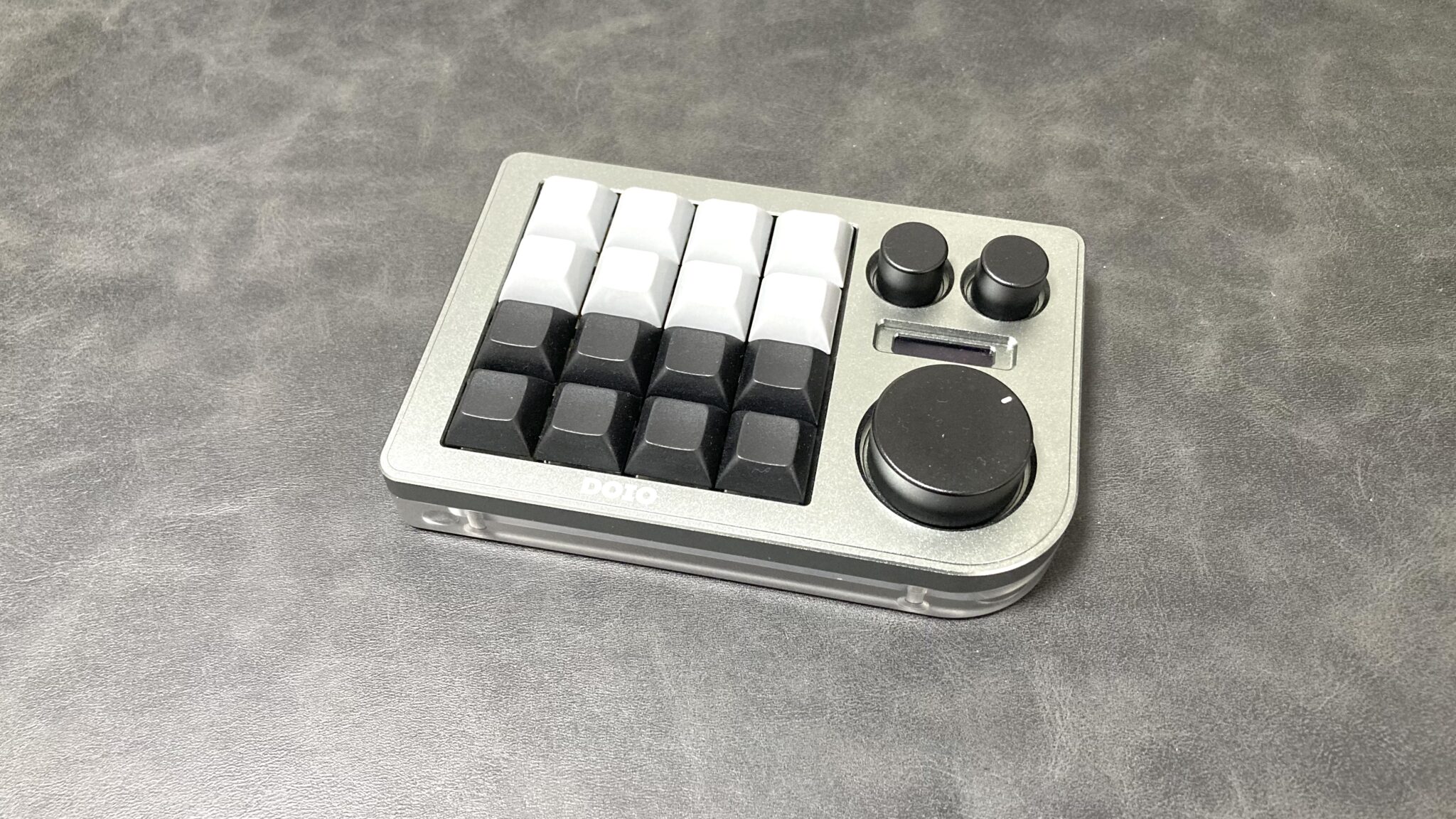 【左手デバイスレビュー】1万円強で作業性激変！コスパ最強片手キーボード『DOIO KB16』｜りんこスタイル