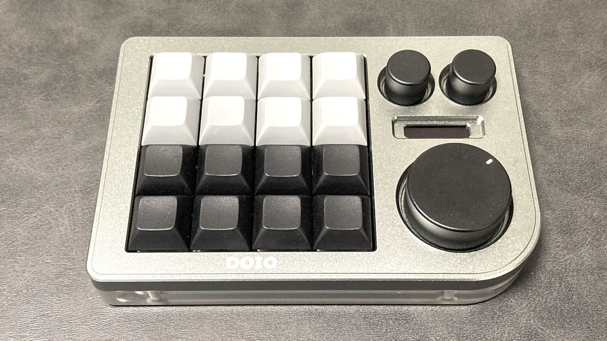 【左手デバイスレビュー】1万円強で作業性激変！コスパ最強片手キーボード『DOIO KB16』｜りんこスタイル